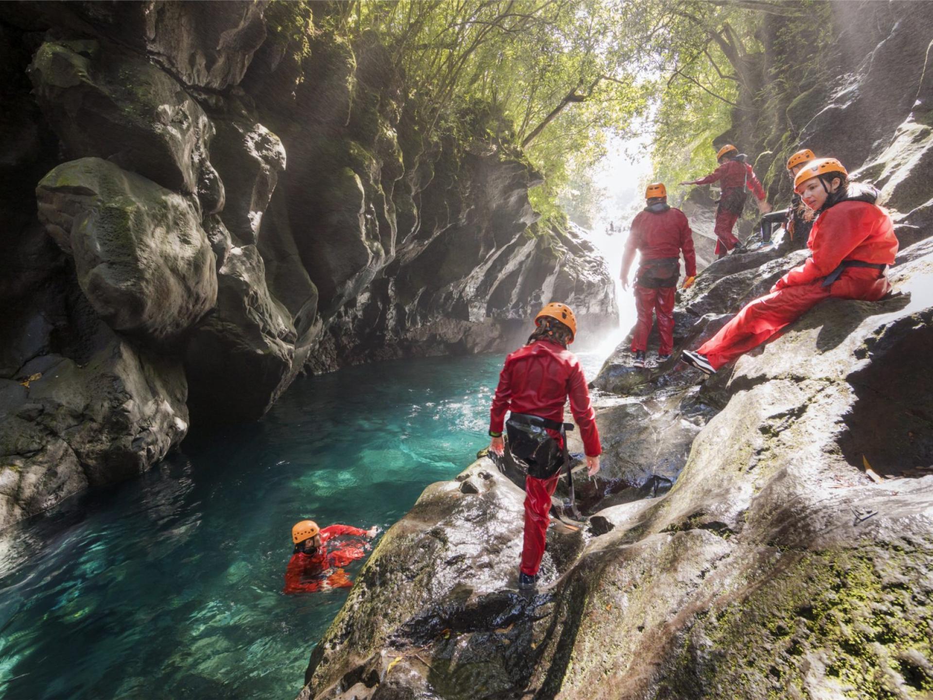 Canyoning auf La Réunion: Ein Sprung ins Abenteuer | Île de la Réunion ...