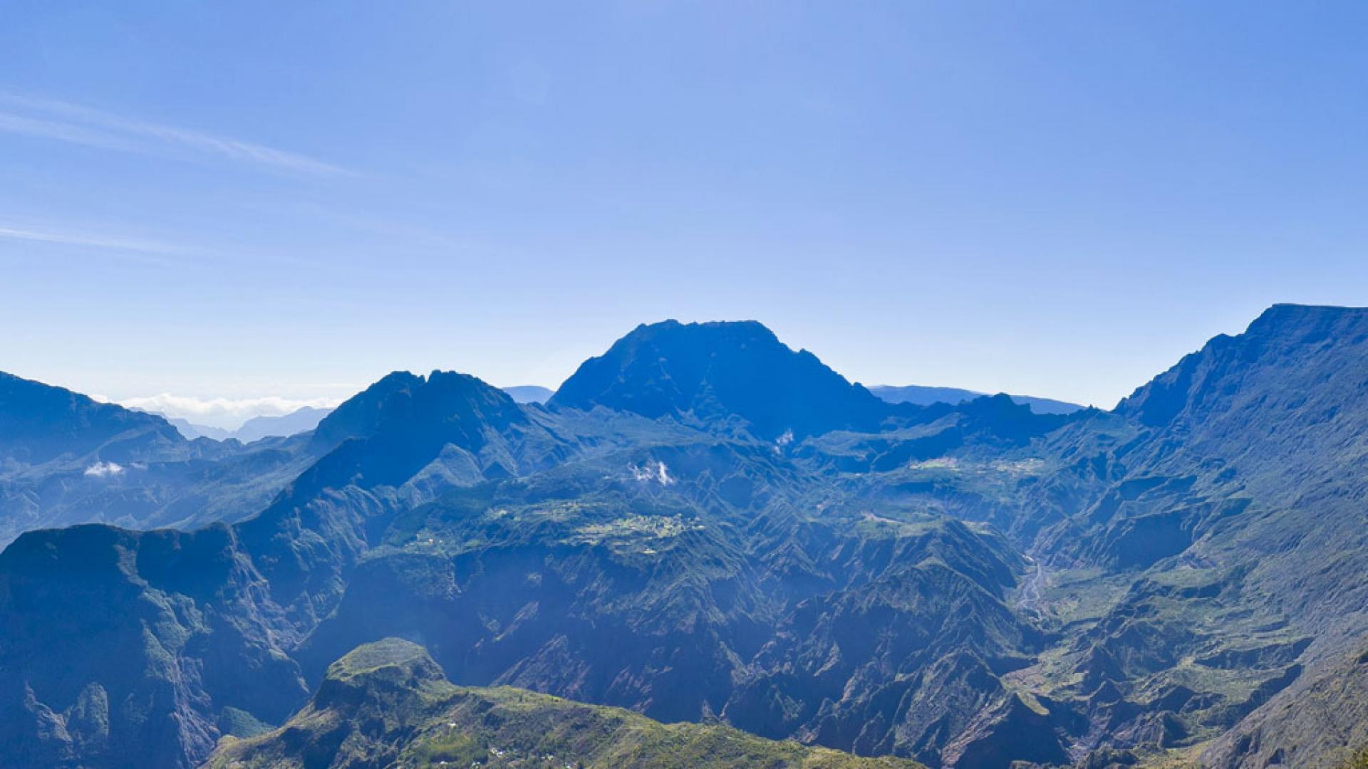 Piton Maido : the balcony of Reunion Island