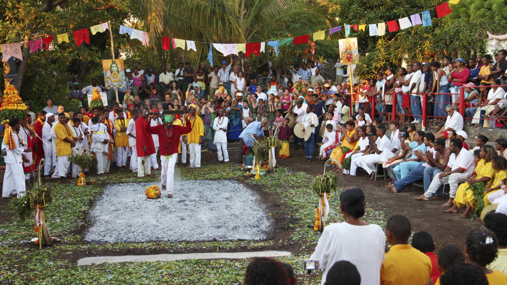 Tamil ceremonies in Reunion Island: mystical and intense