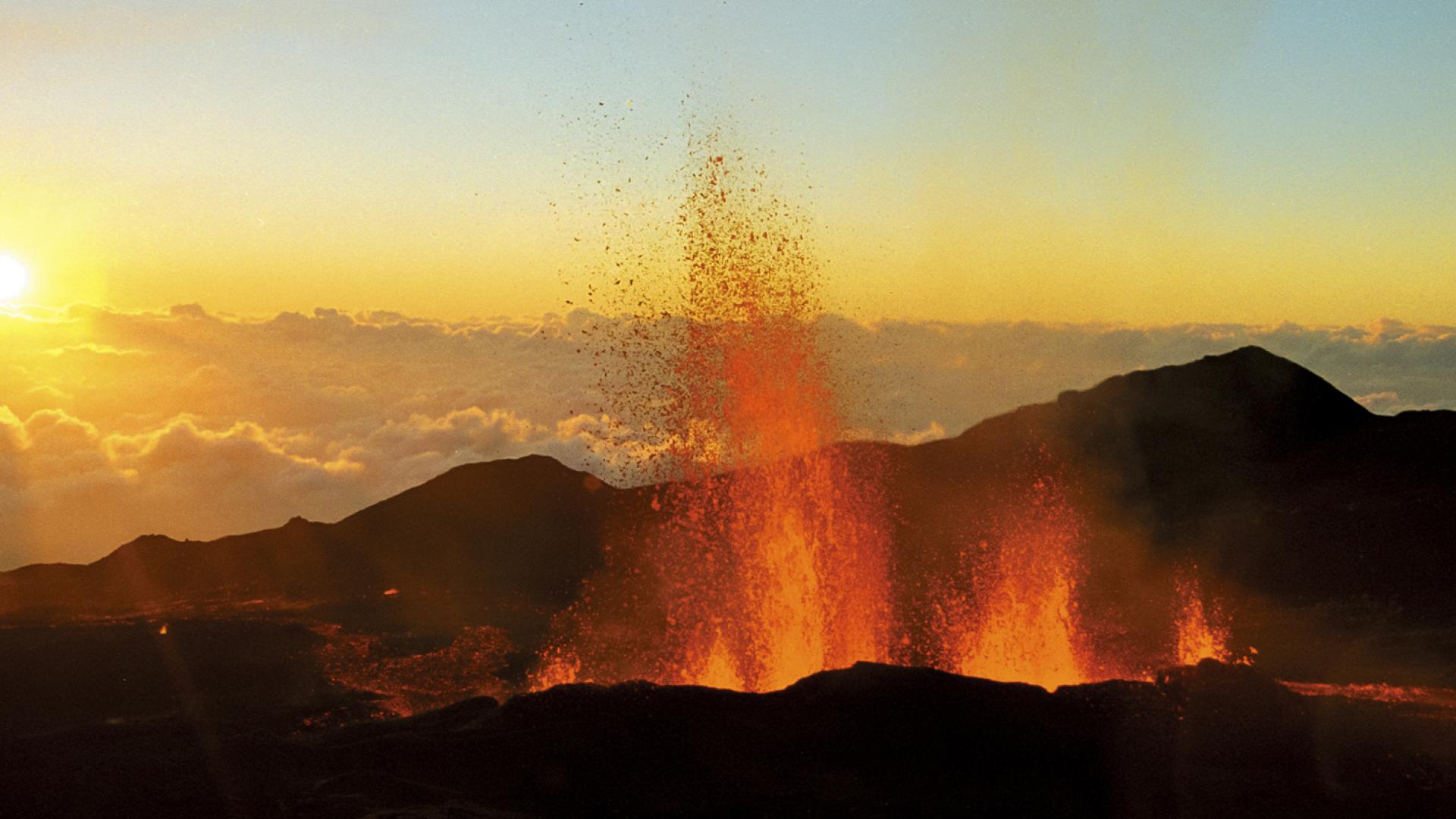 Volcans en éruptions : un spectacle intense à La Réunion