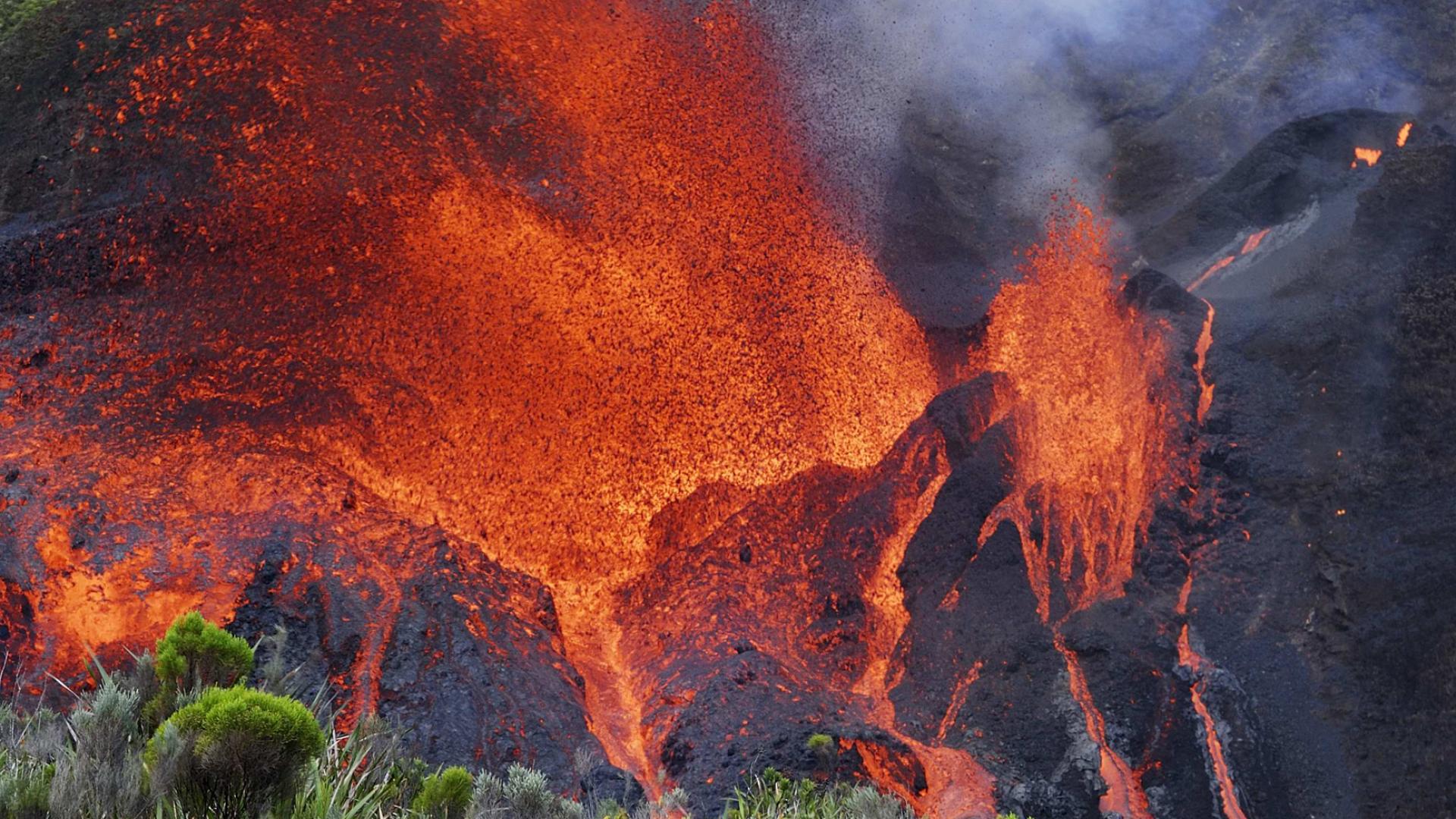Volcanic eruptions: the ultimate show on Reunion Island