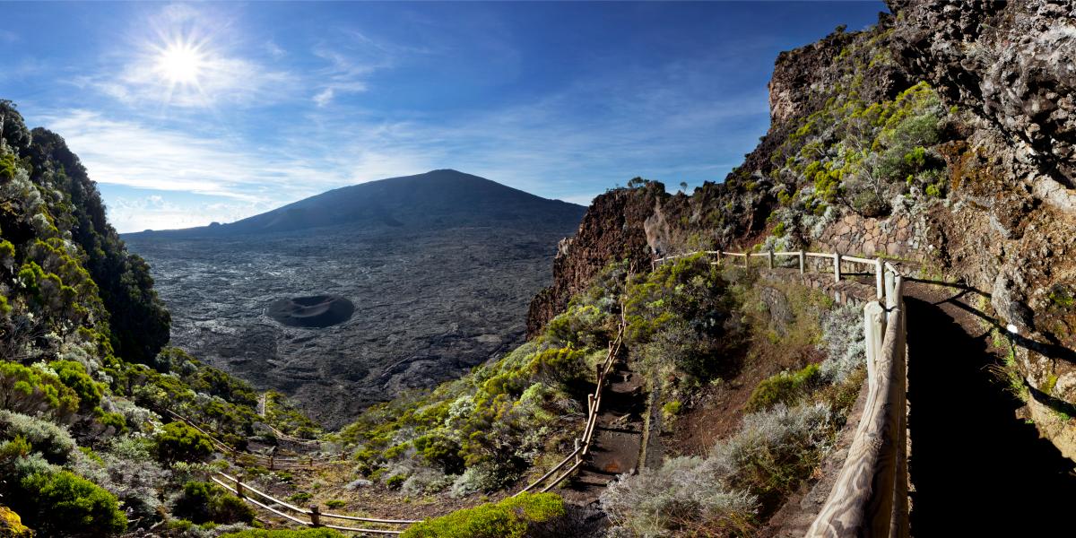 What can you do at the volcano ? | Île de la Réunion Tourisme