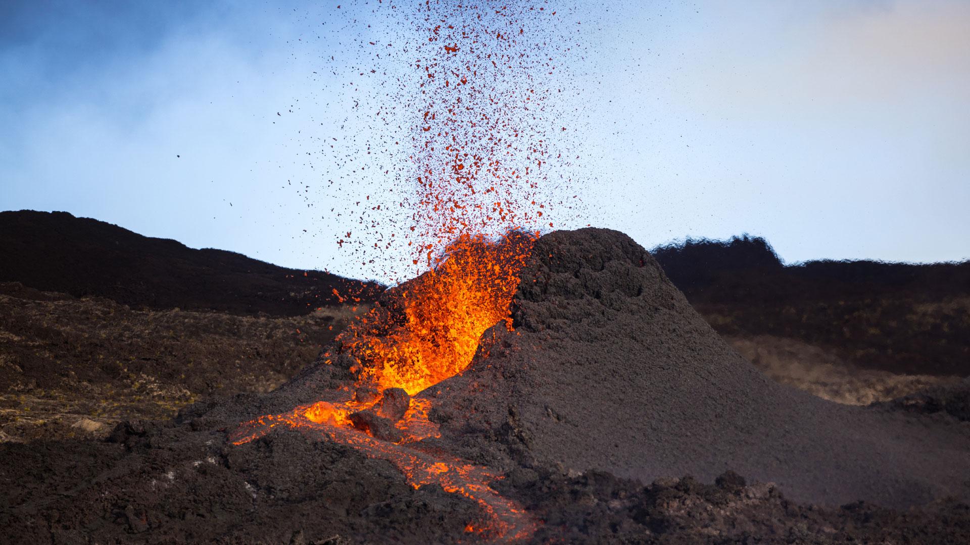 Volcans en éruptions : un spectacle intense à La Réunion